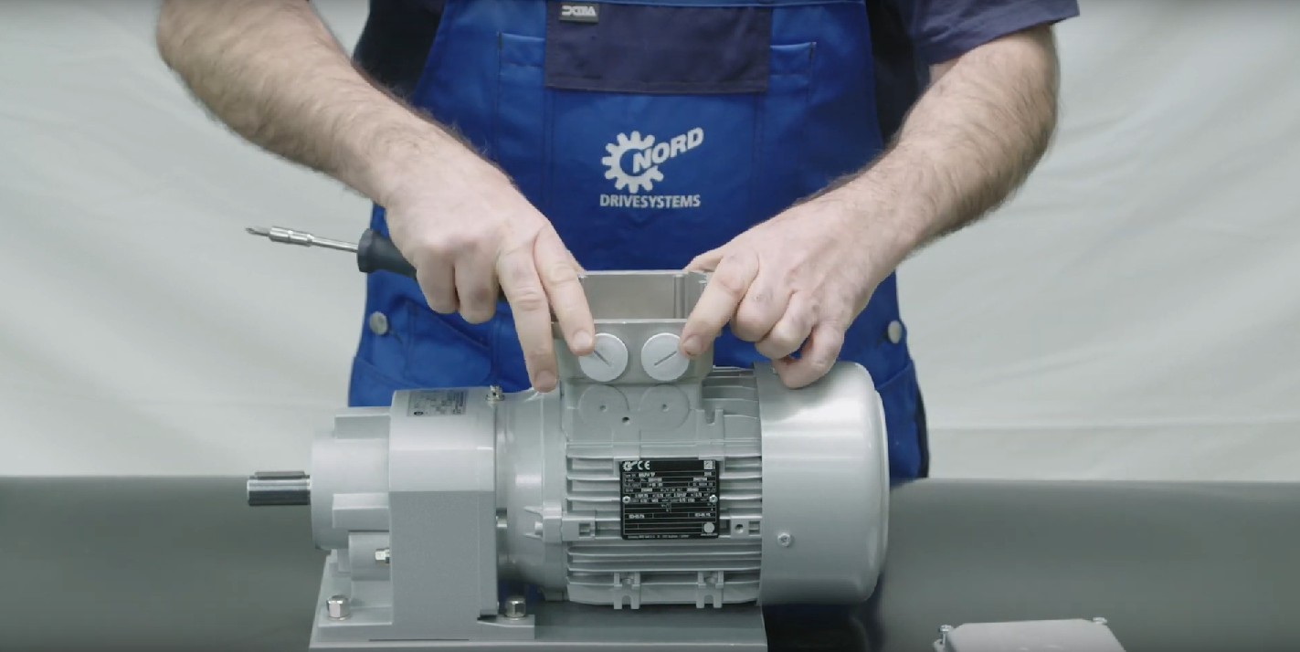 How to Video - Umrichter auf Motor montieren - PROZESSTECHNIK